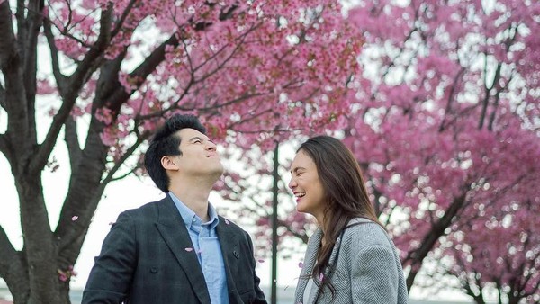 Indahnya Bunga Sakura Bermekaran Serupa Cinta Luna Maya yang Mekar di ...
